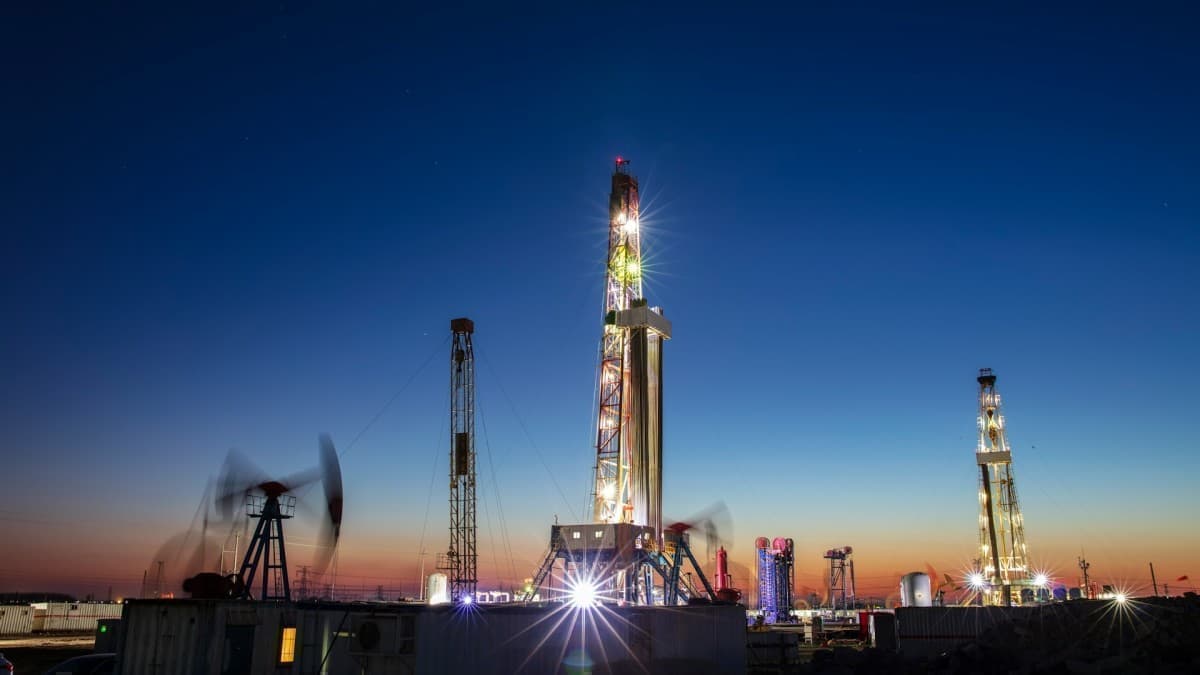 U.S. Shale M&A Hits the Brakes as Oil Slides and Tariffs Bite ...