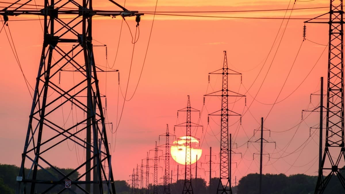 Ofgem Unveils £24 Billion Grid Modernization Plan | OilPrice.com