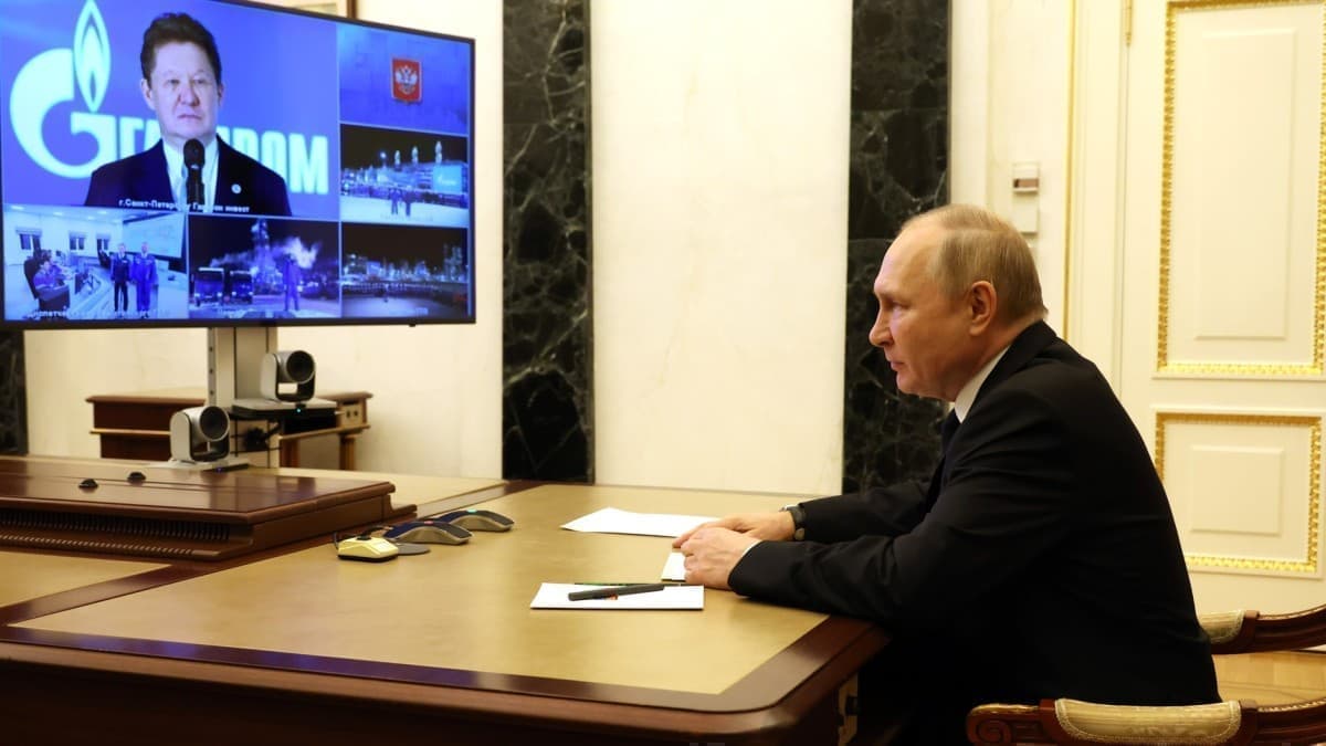 Putin Inaugurates Siberian Natural Gas Field As Russia Targets Chinese ...