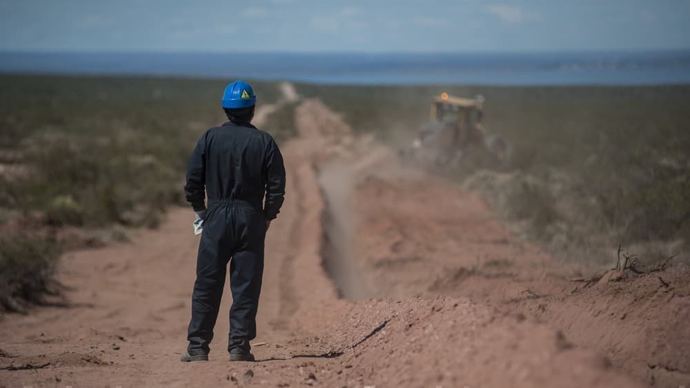 Argentina Sees Greenlight for $20 Billion LNG Project in Mid-2026 ...
