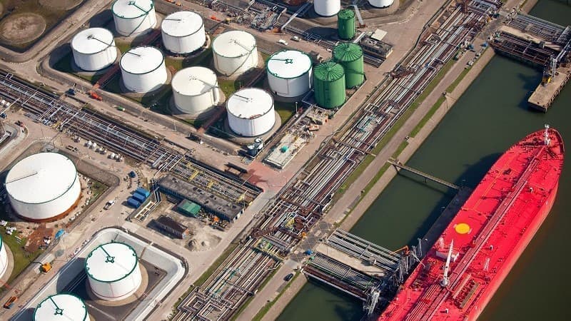 Fujairah Bunker Hub Disrupted as Drone Debris Damages Oil Storage ...