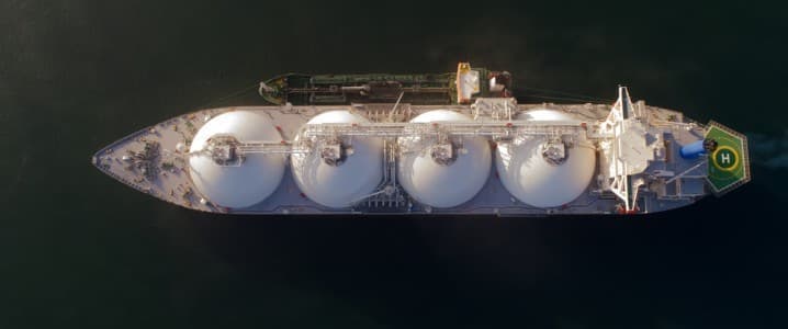 Qatar LNG Tankers Make First Move Through Hormuz Since War Began ...